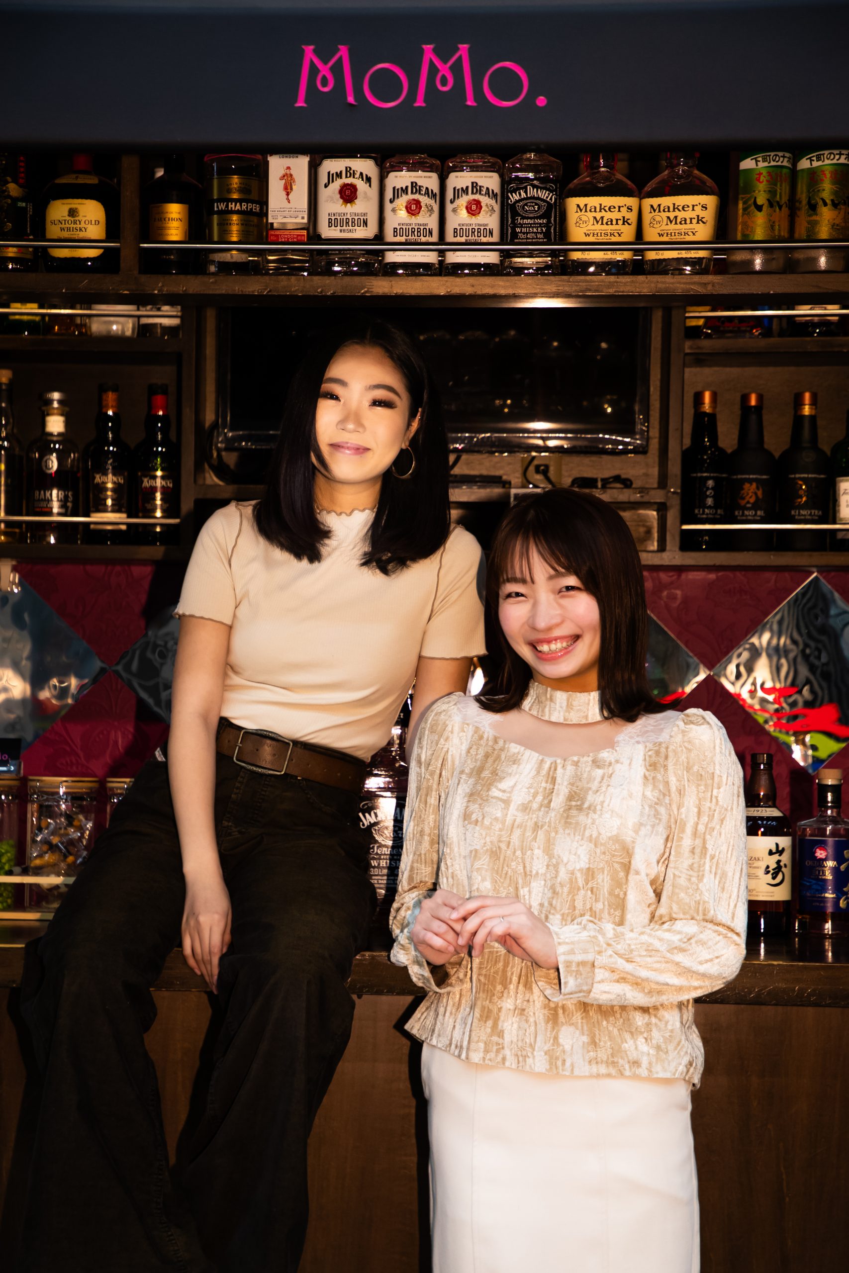 Cover Girls Outtake97「Bar MOMO」 | Smiler.jp
